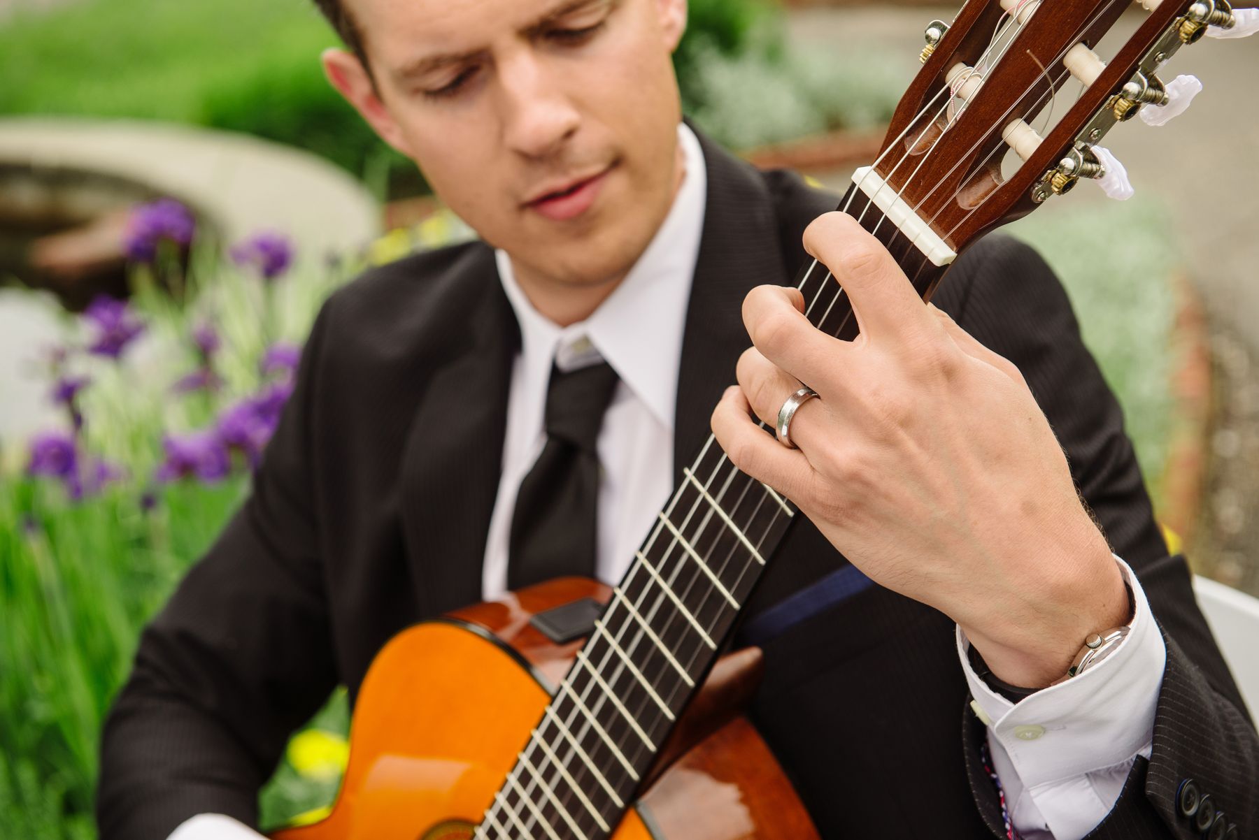 Jim Falbo. Guitarist