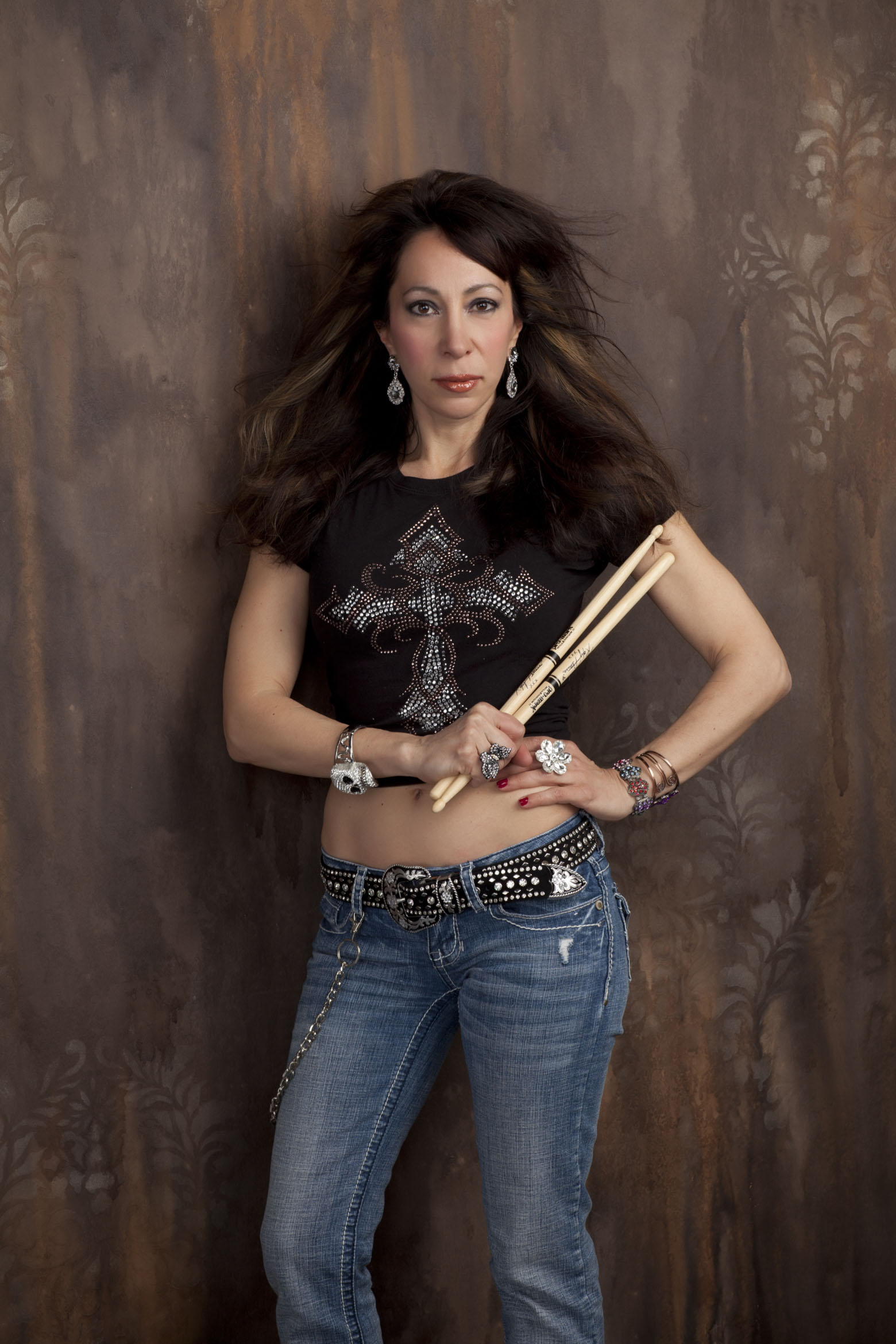 Special guest: Roxy Petrucci on drums