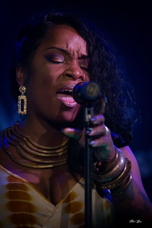 Kat Riggins - Press Kit