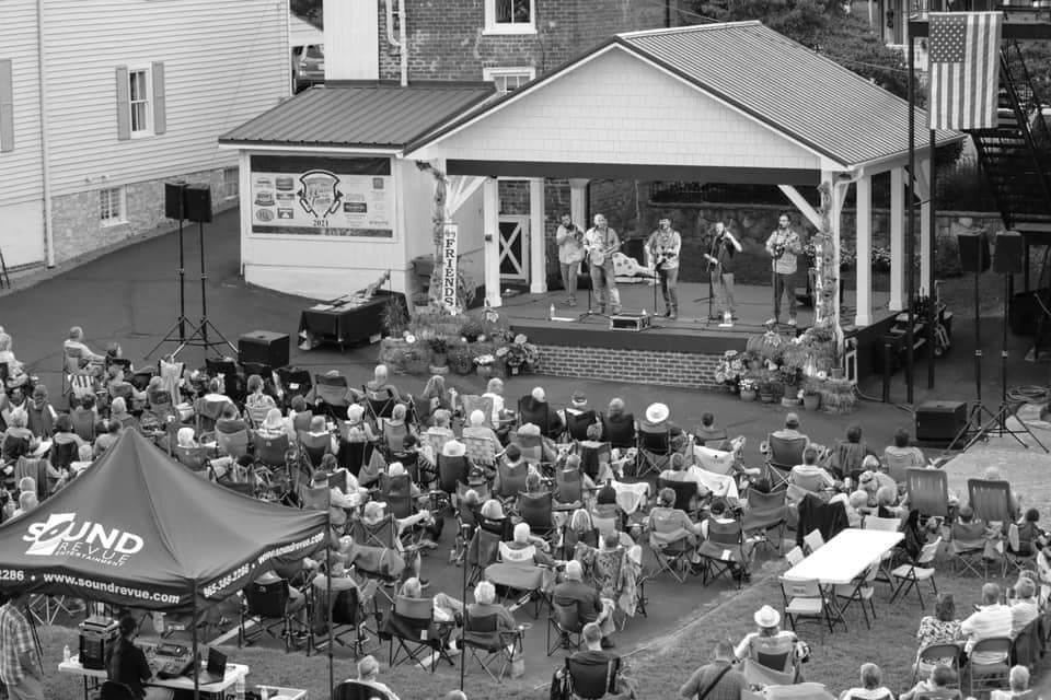 Breaking Grass - Tour