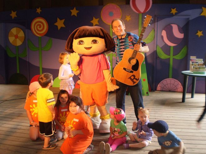 Ronno: Children's Performer, Singer, and Entertainer