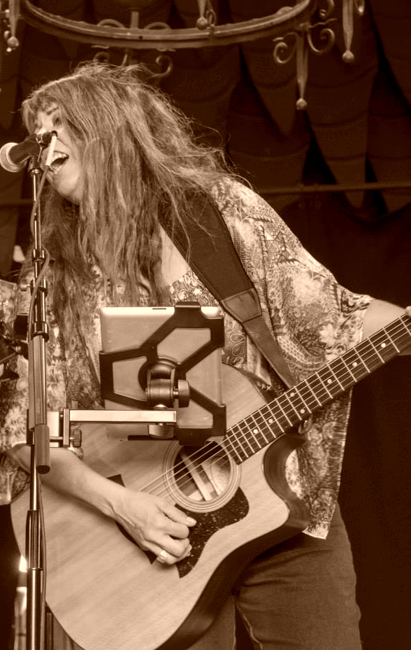 Laura Melanie Collins - Singer/Songwriter/Musician/Composer - Bio