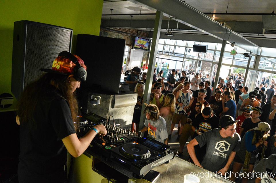 Sub.mingling with The Widdler