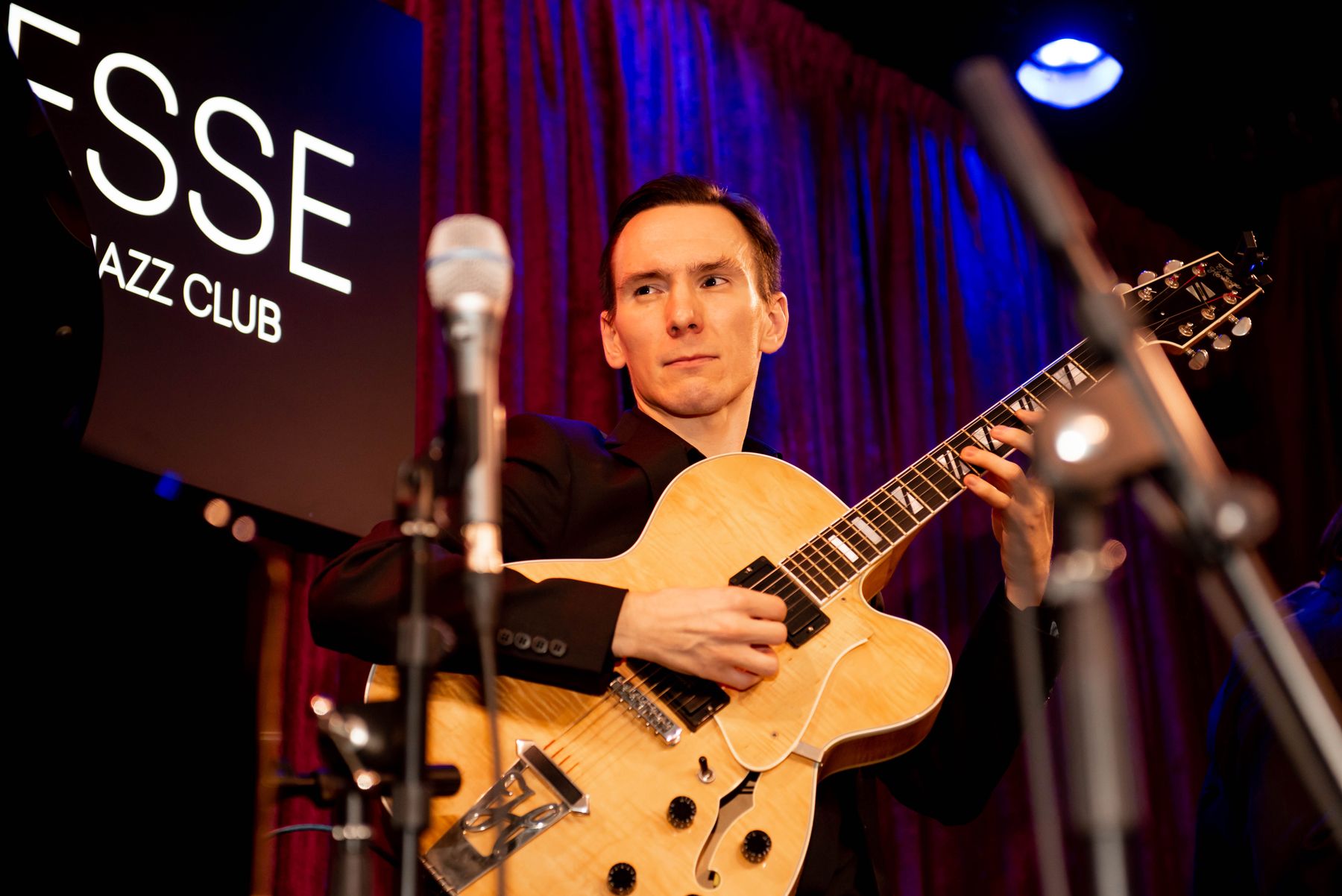 Oleg Maximov Guitarist