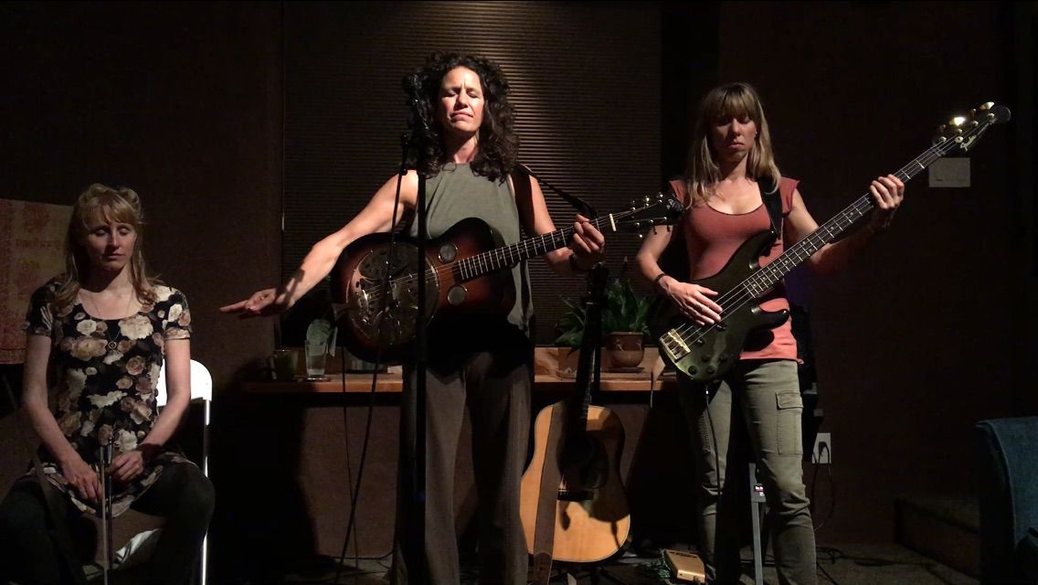 Cassandra Robertson - Photos