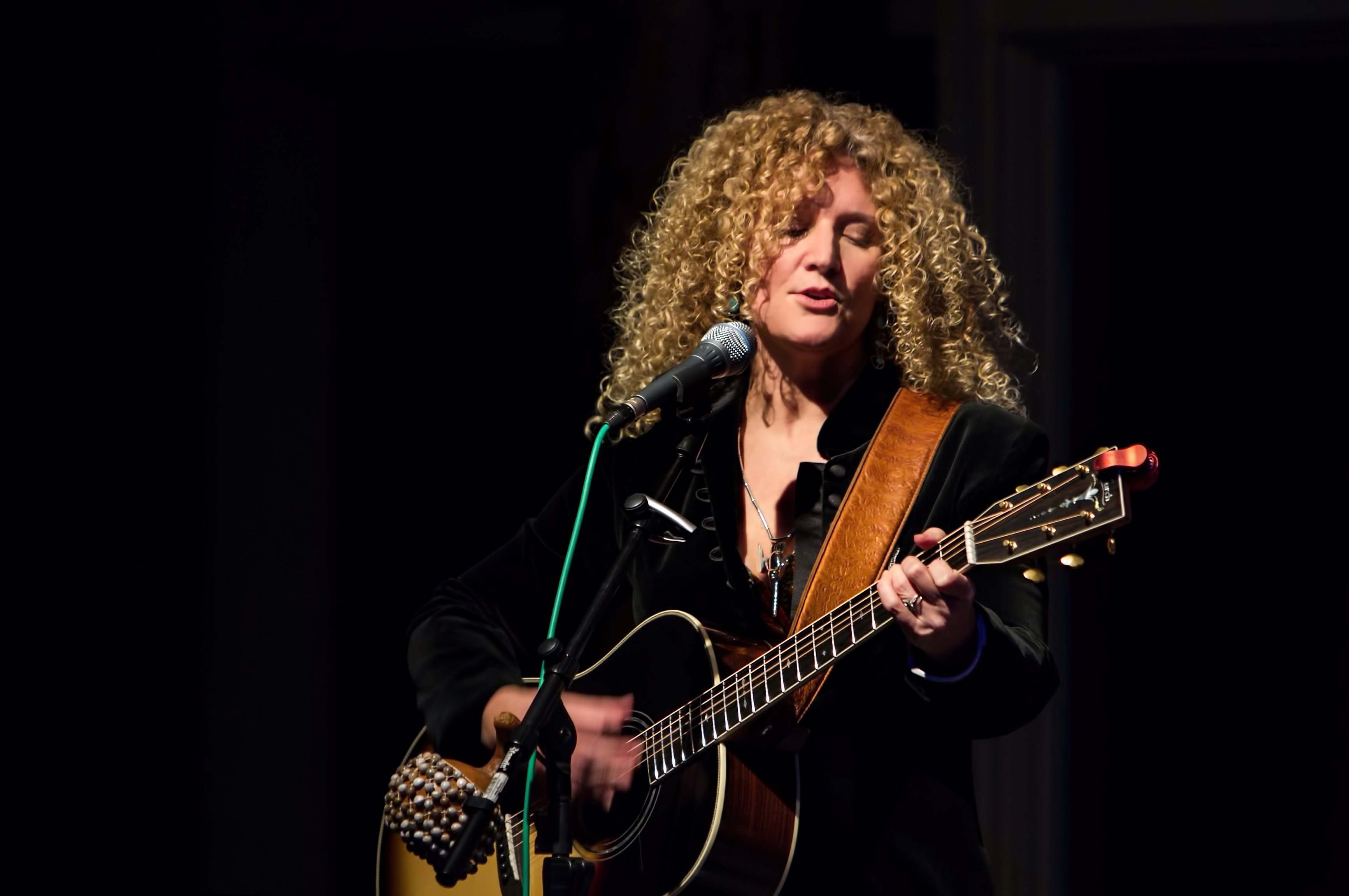 Karyn Oliver Biography