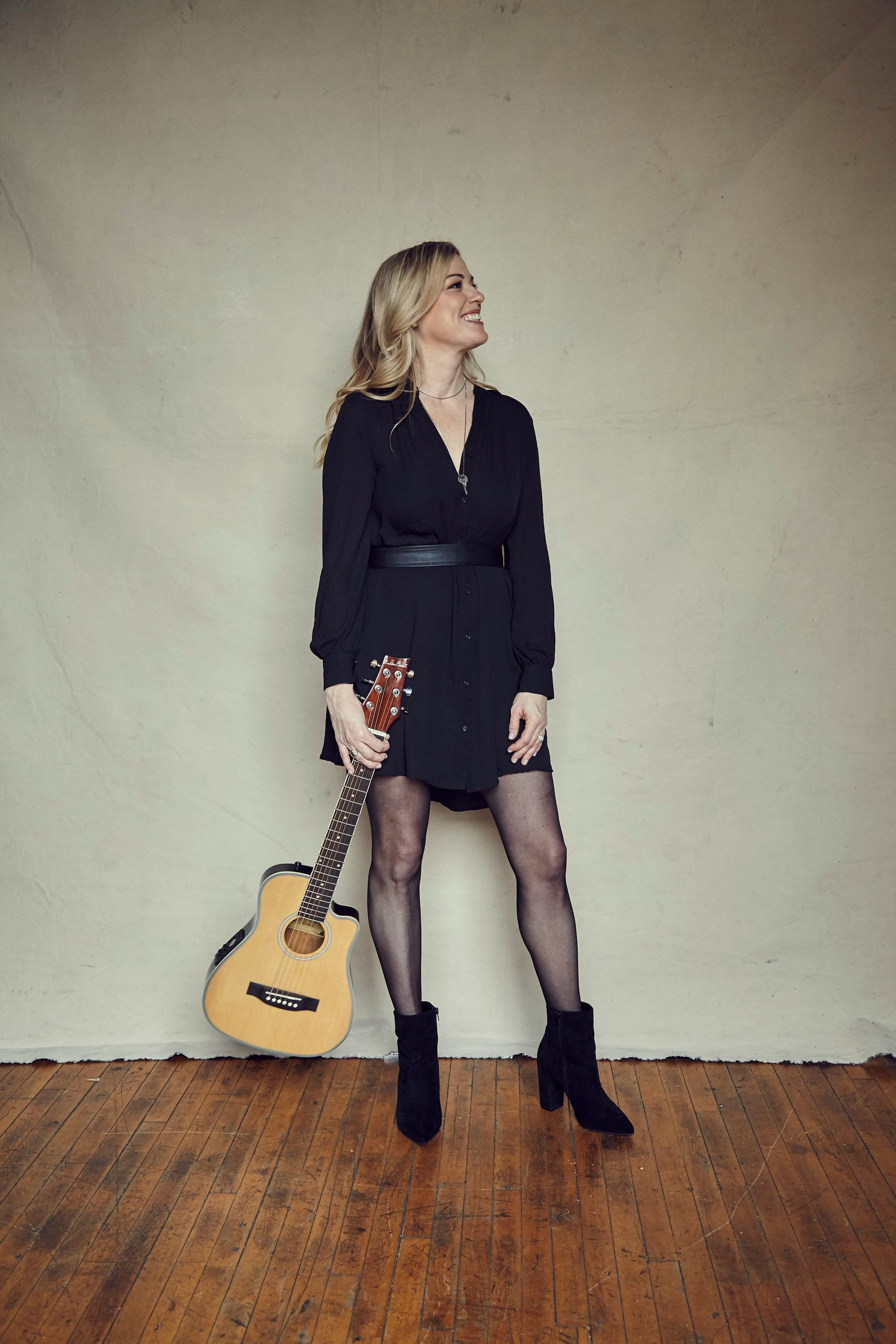 Anna Ludlow - Fiddler, Vocalist