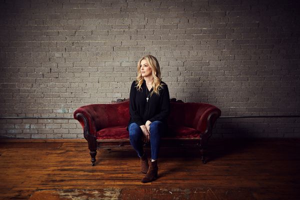 Anna Ludlow - Fiddler, Vocalist - Bio