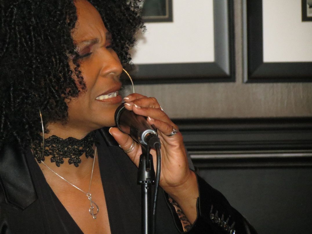 Regina Troupe - Photos