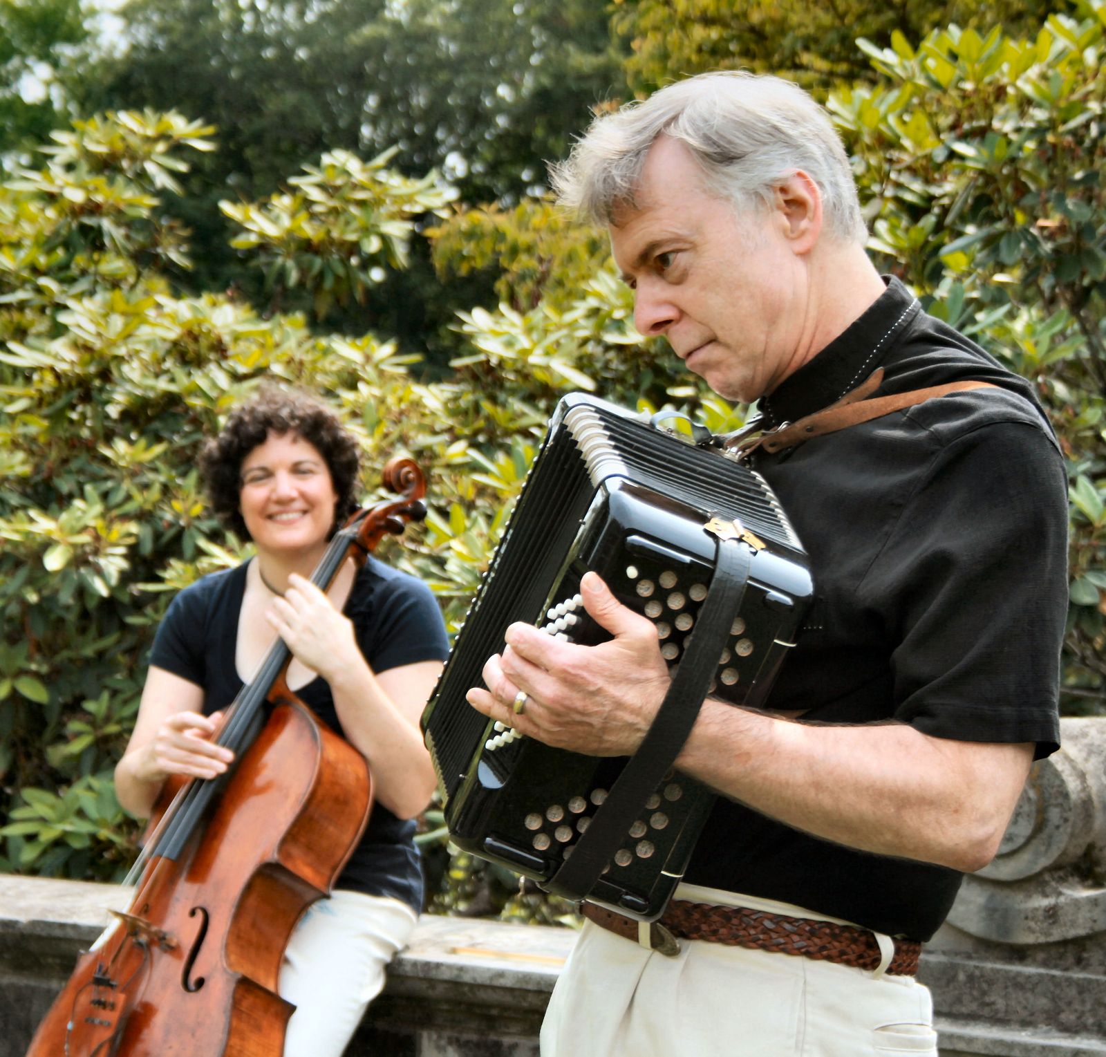Suzanne Mueller, cellist - Photos