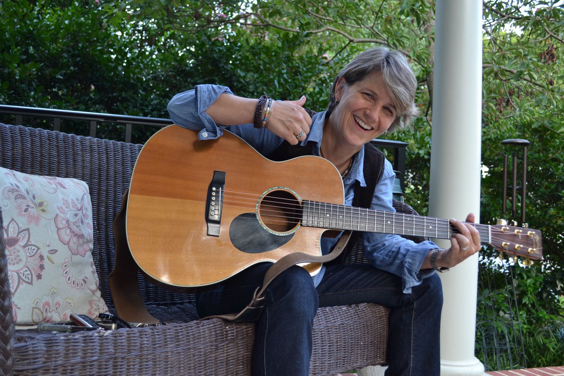 Amy Henderson - Eclectic Folk Rock