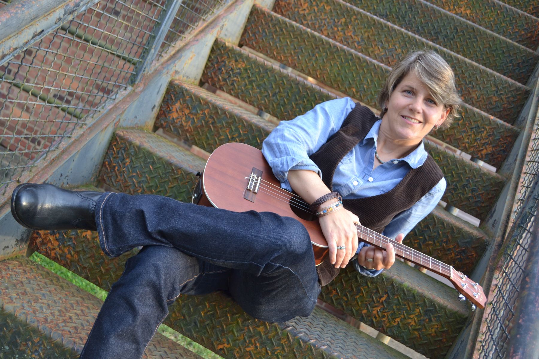 Amy Henderson - Eclectic Folk Rock - Photos