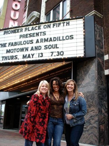 Fabulous Armadillos - Pics