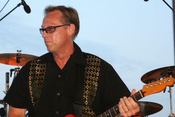 Lizzi Neal Band - Dave Neal - Guitar