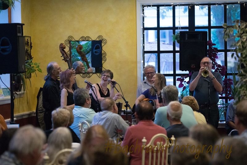 Girls from Mars - Photos