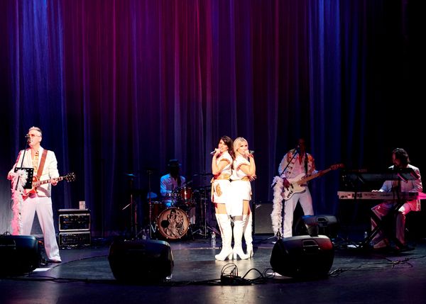 DANCING DREAM - ABBA TRIBUTE BAND - PHOTOS