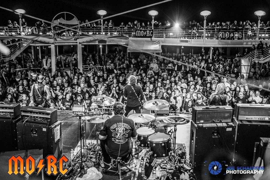 Aaron Leigh - Photos