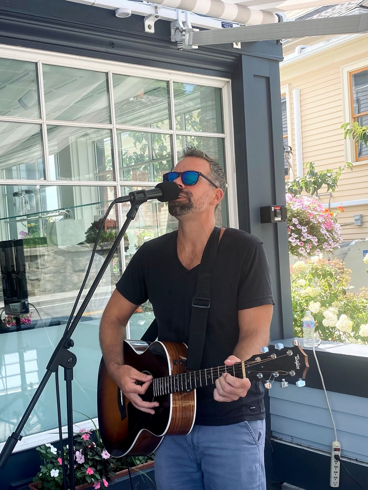 Tom Burgess - Photos