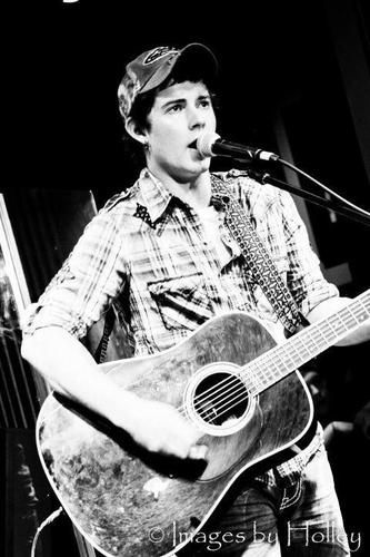 Zach Dylan - About Zach Dylan