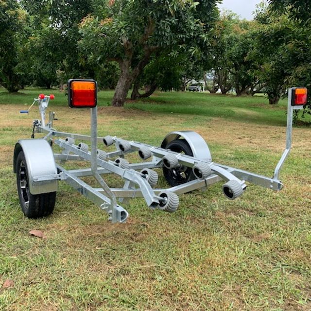 MAKZ TRAILERS - TRAILERS