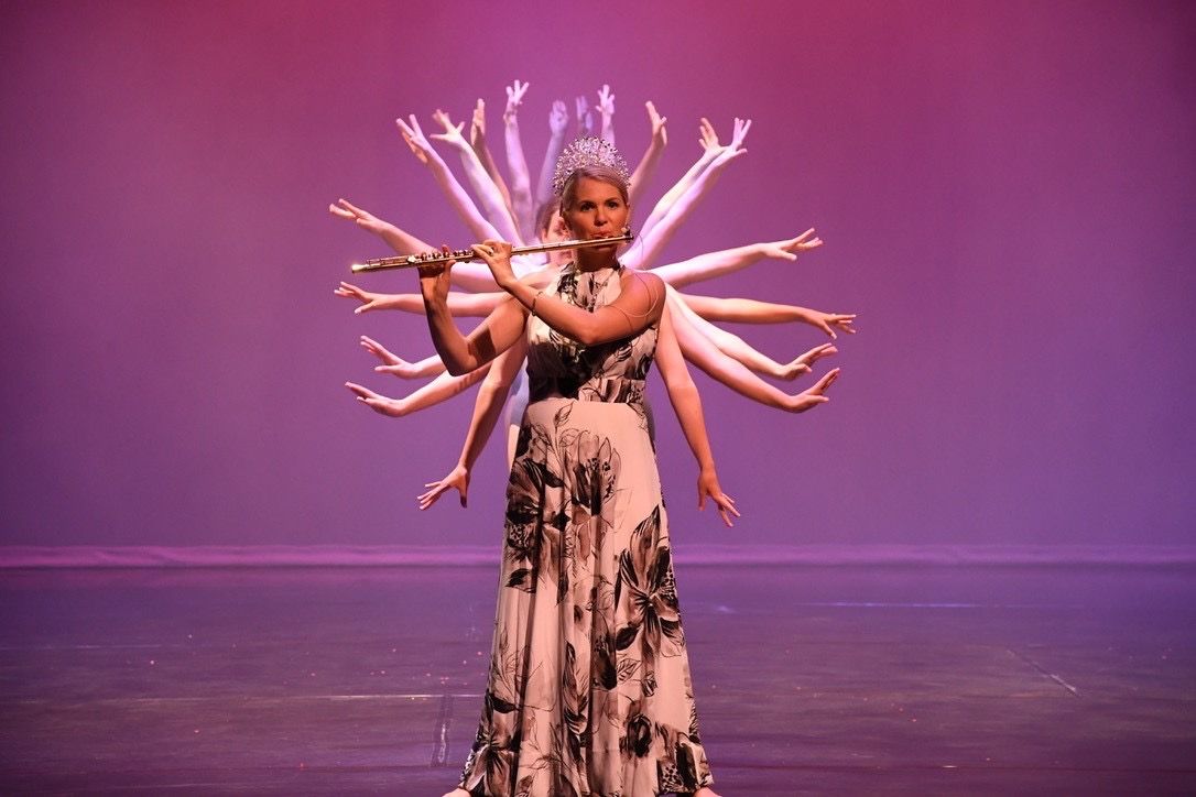 Karmen Gould - Photos