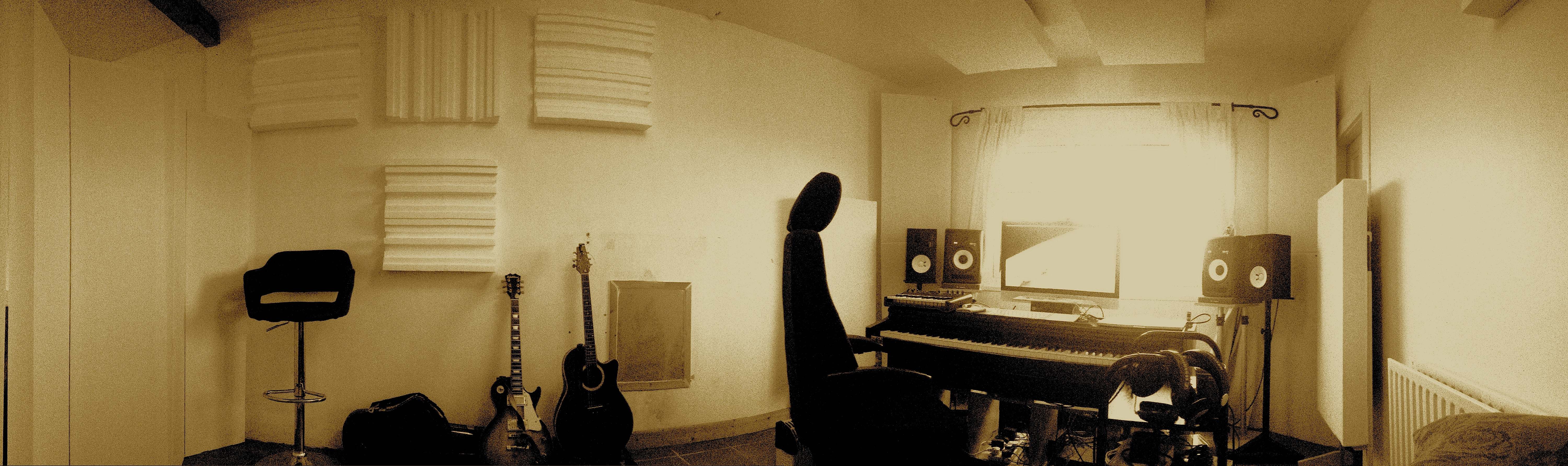 Alexander Mathias - Studio