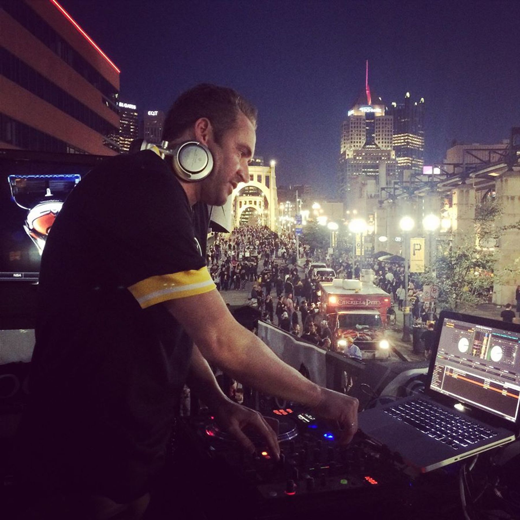 TJ the DJ on WBZZ Pittsburgh's 100.7 STAR and The Party To Go!