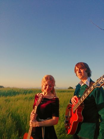 Lara Louise - Photos