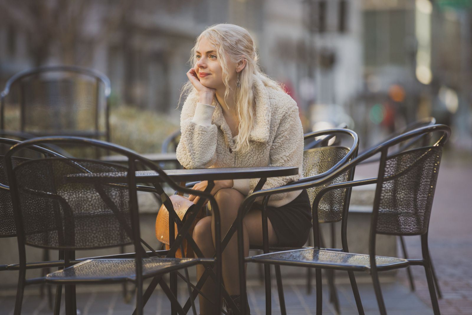 Lara Louise - Photos