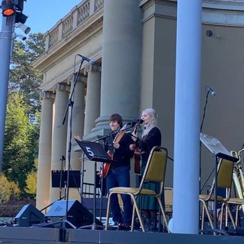 Lara Louise - Photos