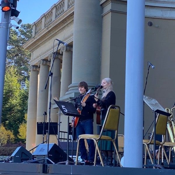 Lara Louise - Photos