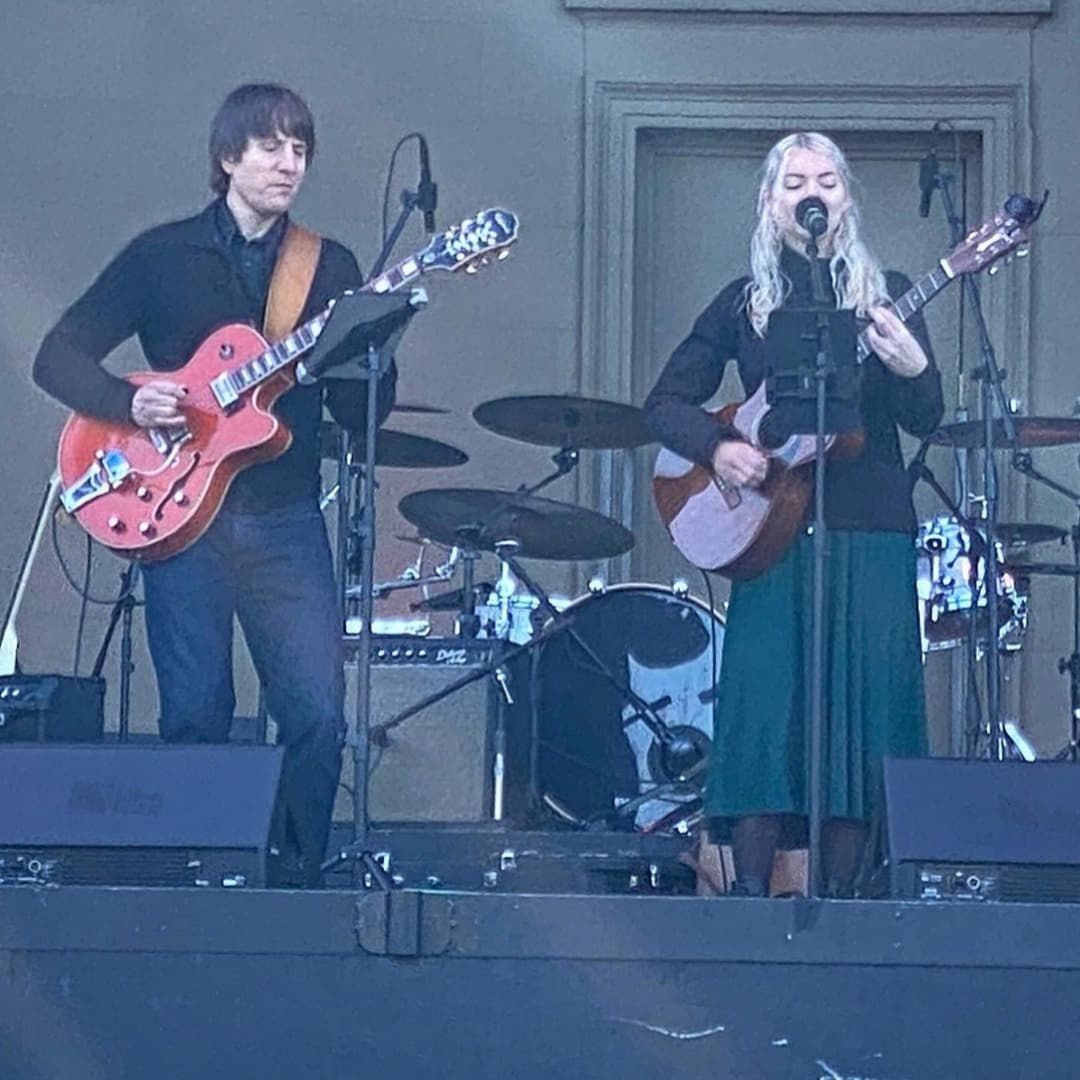 Lara Louise - Photos