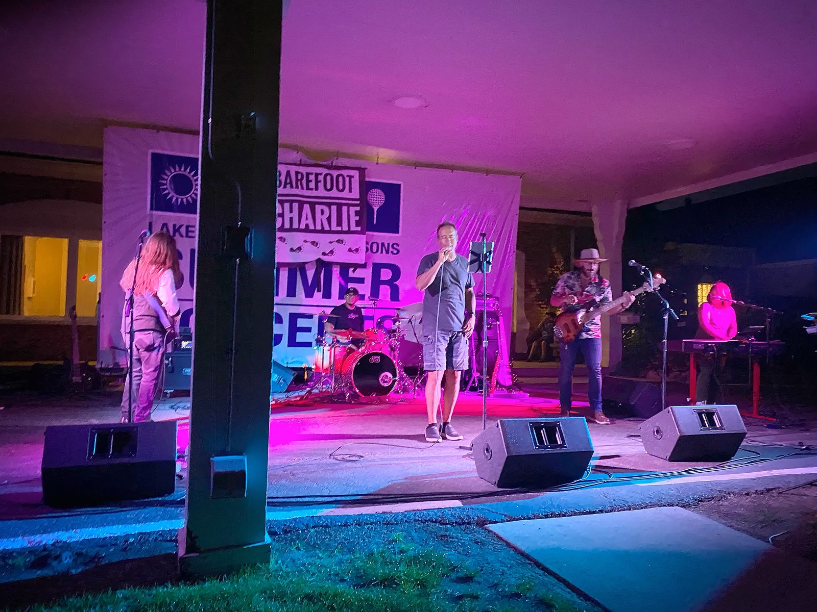 Barefoot Charlie - Photos