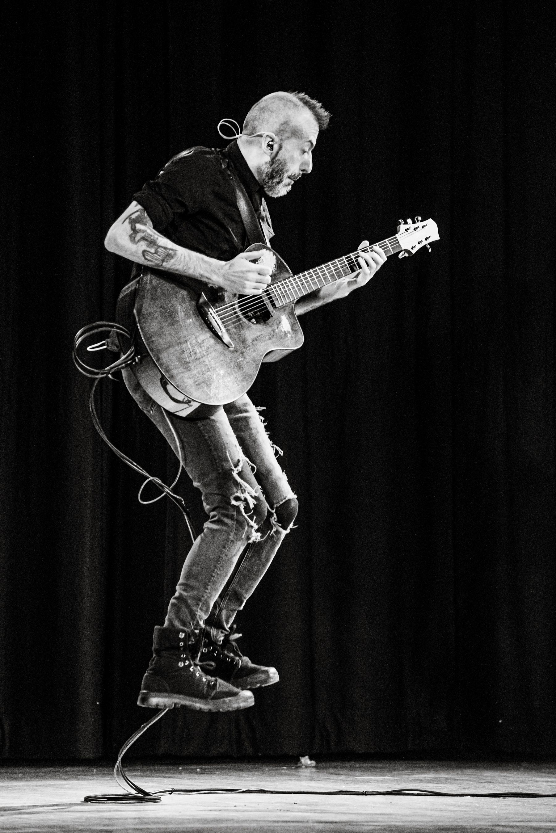 Jon Gomm