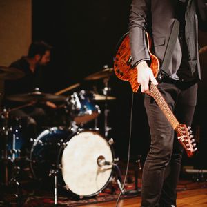 Jonathan's Tributes - MEET THE BAND